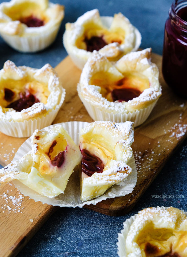 Rezept: Blätterteig-Pudding-Teilchen mit Kirschmarmelade.
