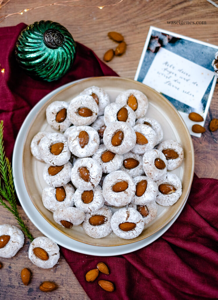 Mandel-Knöpfchen | Weihnachtsplätzchen Rezept | waseigenes.com