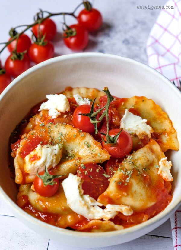 Cappelletti mit Tomatensoße und Mozzarella | waseigenes.com