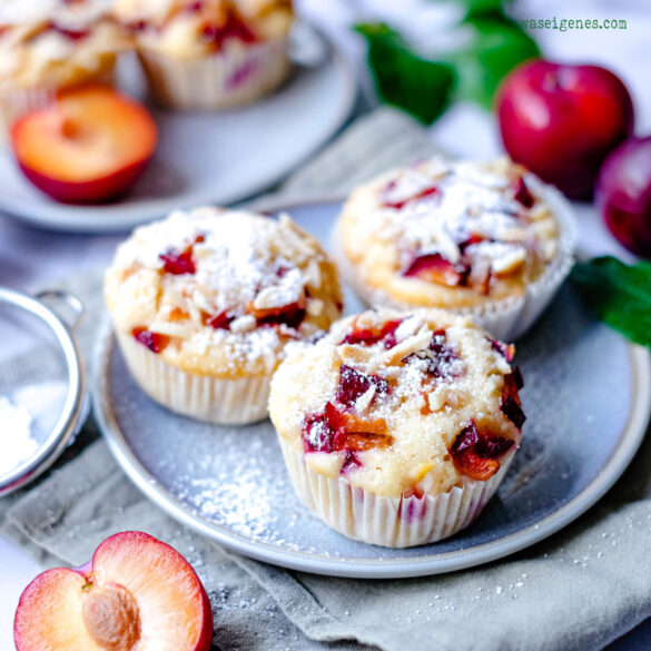 Pflaumenmuffins mit Quark-Öl-Teig und Mandelstiften
