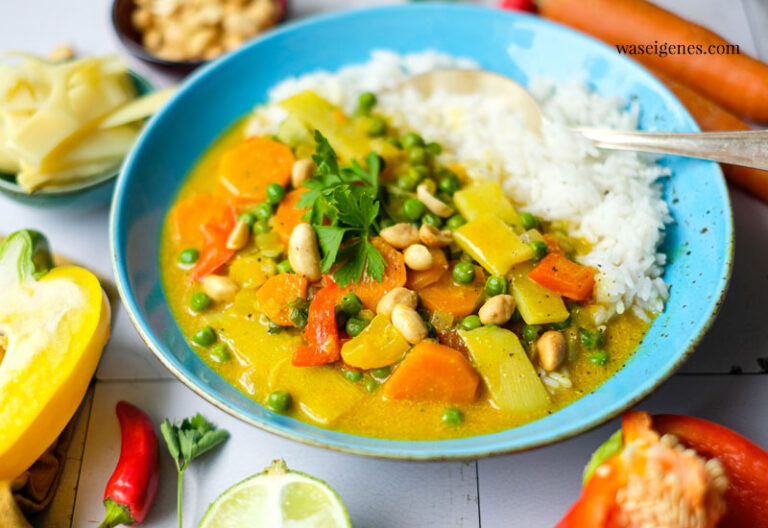 Gemüse-Curry mit Kokosmilch, Erdnüsse & Reis
