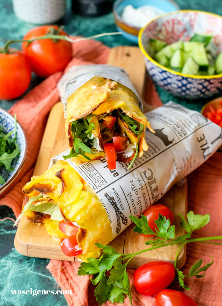 Kartoffel Wrap mit Rucola, Crème fraîche, Tomaten & Salatgurke